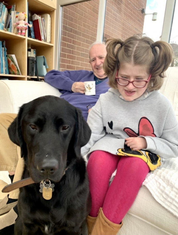 Le lien unique entre un chien d'assistance et une petite fille atteinte ...