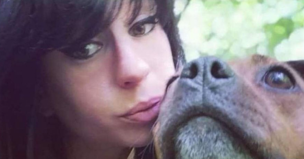 Elle crée puis s'approprie la cagnotte pour aider Curtis, le chien d ...